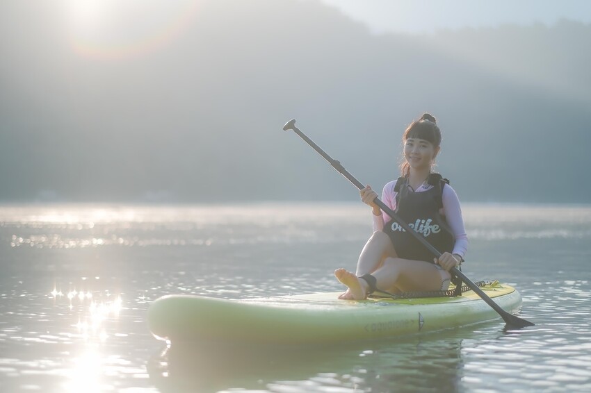 日月潭SUP立槳｜月牙灣蕨美牆，魚人立槳日出團、單眼空拍一起來！|國內旅遊|圖文創作|WalkerLand窩客島