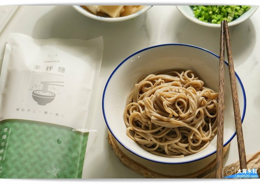 永康街人氣茶葉伴手禮又有新聯名！不二堂 X Walkerland 茶拌麵,蔥油VS椒麻.今天我兩種都要吃！只要五分鐘~美味乾麵宵夜立馬上桌,乾拌麵推薦2020, - 大胃米粒 DAVID ...