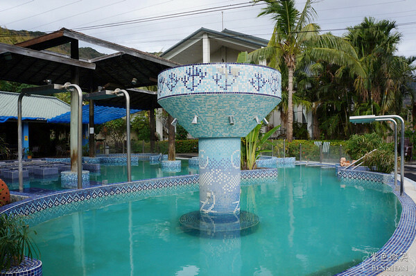 茴香戀戀溫泉會館》愛情海水療溫泉SPA.半露天景觀裸湯.個人湯屋.獨棟家庭式木屋，南洋風情渡假飯店|旅遊|WalkerLand窩客島