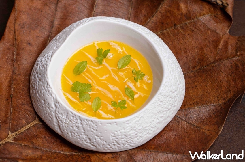 老饕必吃野味！堪稱最難訂餐廳「Sinasera 24」推出「法式野味時令菜單」，蜂蛹、蛇肉、孔雀肉，翻轉野味肉食刻板印象。|美食|WalkerLand窩客島