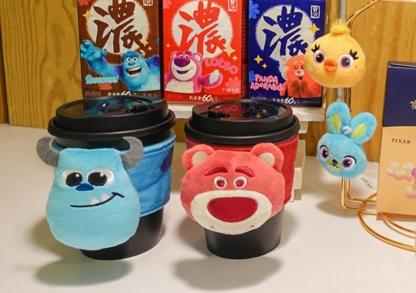 毛怪、熊抱哥絨毛杯套才69元！全家集點「皮克斯毛朋友」超過40款周邊全都想要，先搶不用集點「毛怪、熊抱哥絨毛杯套」。|生活娛樂|WalkerLand窩客島