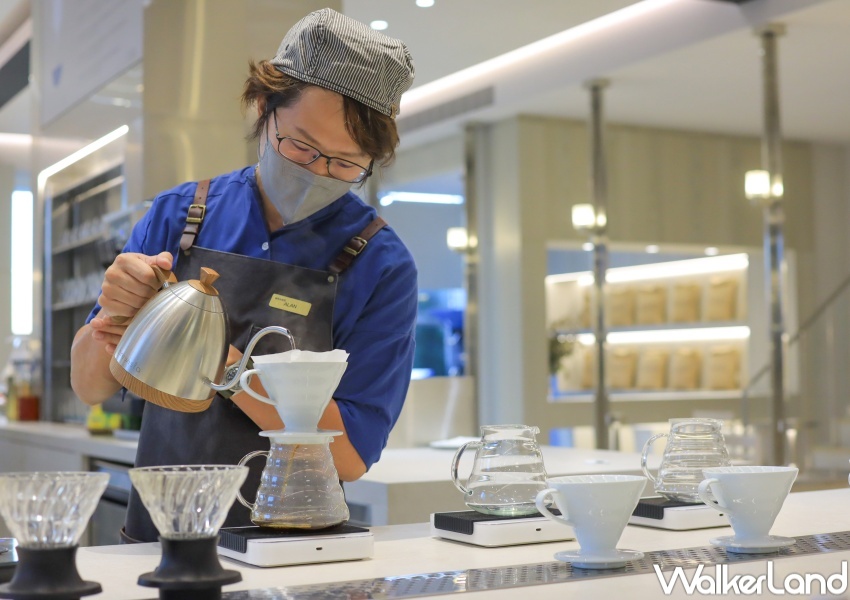 下午茶約會新歡！超過150坪「kafeD咖啡滴」台中網美旗艦店全新開幕，限定版「蜷尾家百靈油霜淇淋」就怕你不敢挑戰。|美食|WalkerLand窩客島