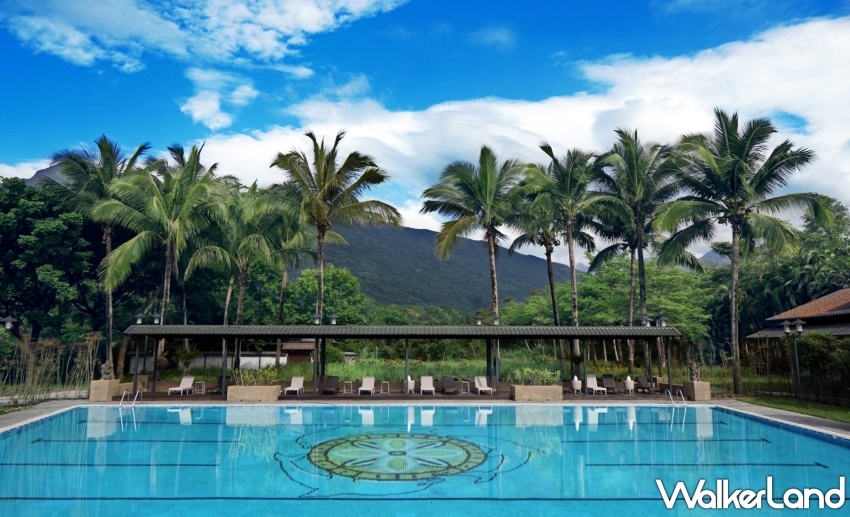 最美親子旅行！花蓮丘丘‧森旅「大手牽小手」丘之盛夏‧漫游暑光，攀樹走繩營隊、環山泳池SUP、豐年慶典盛會，給大小朋友一個難忘的回憶。|旅遊|WalkerLand窩客島