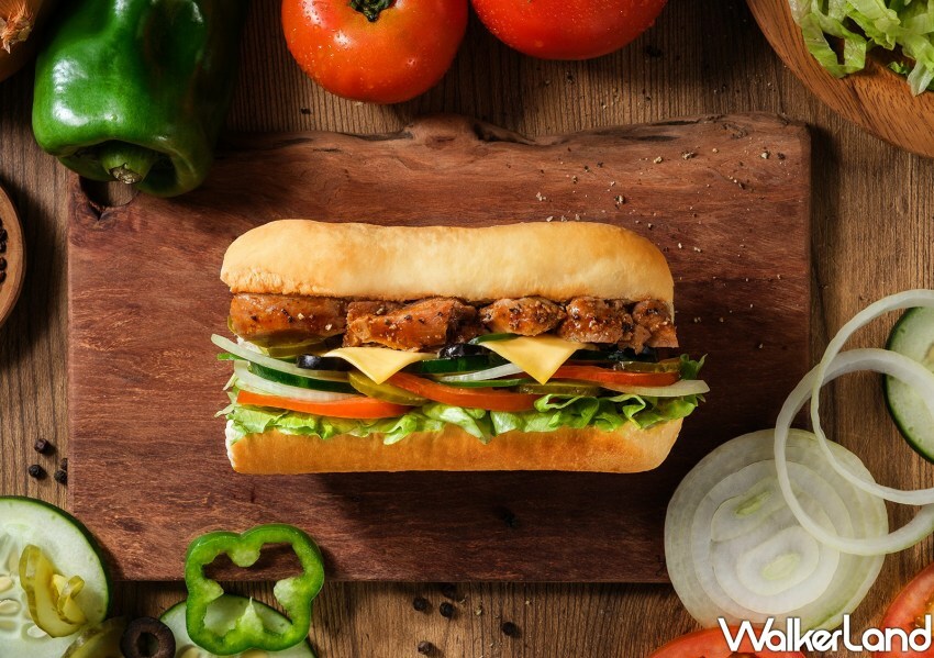 午餐就吃SUBWAY新品！超台「黑胡椒嫩豬潛艇堡」開賣，軟餅乾加價跟上。|美食|WalkerLand窩客島