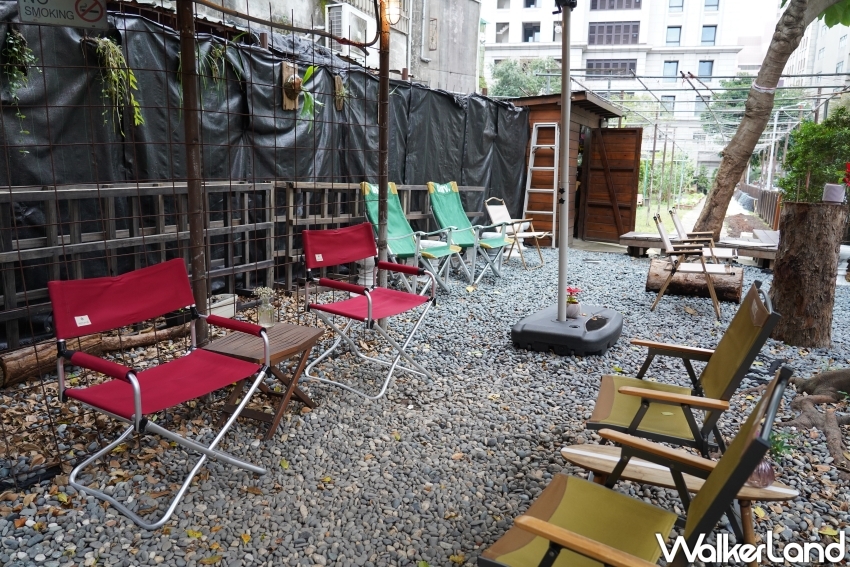 以為來到東京咖啡館！藏在台北101巷弄的日式咖啡廳「小川珈琲所」，座位區如露營地。|美食|WalkerLand窩客島